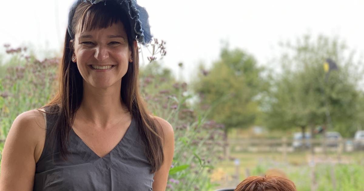 Prinsjesdaghoedje voor Sarah Dobbe | Vereniging Gehandicaptenzorg Nederland